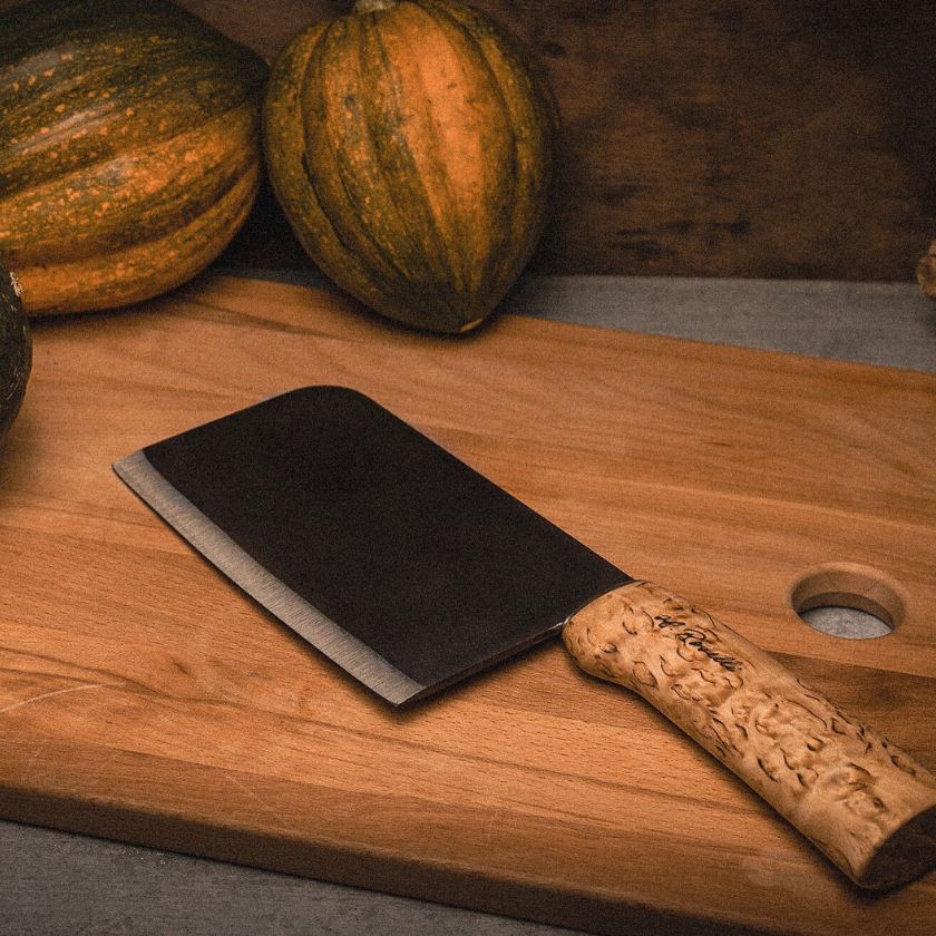 Roselli – handmade Finnish knives and axes since 1976.